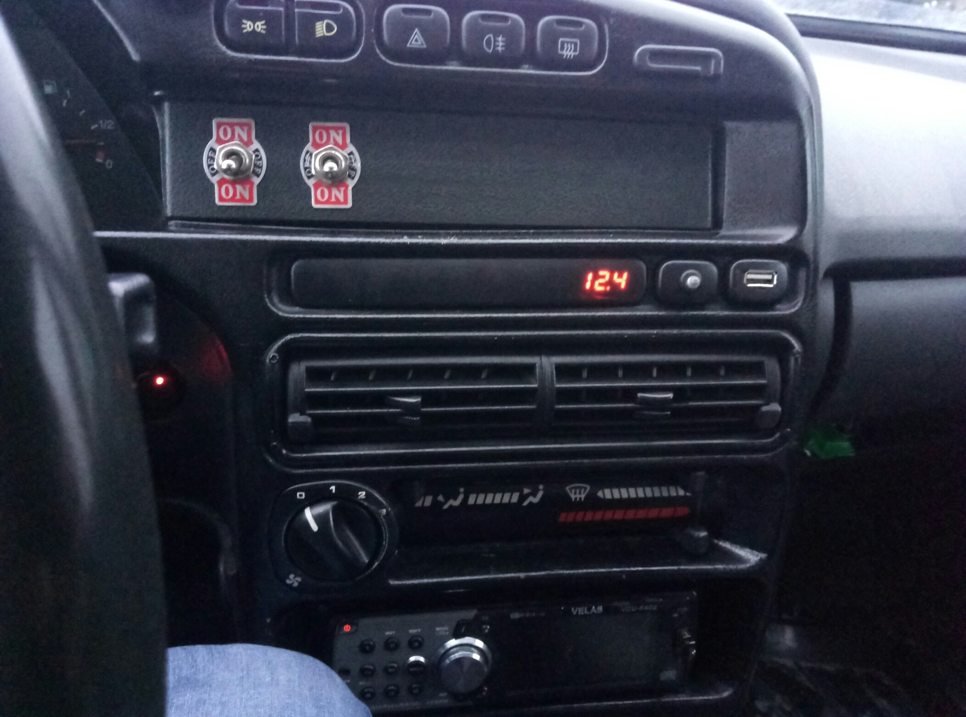 Вольтметр в БСК — Lada 2114, 1,6 л, 2007 года | тюнинг | DRIVE2