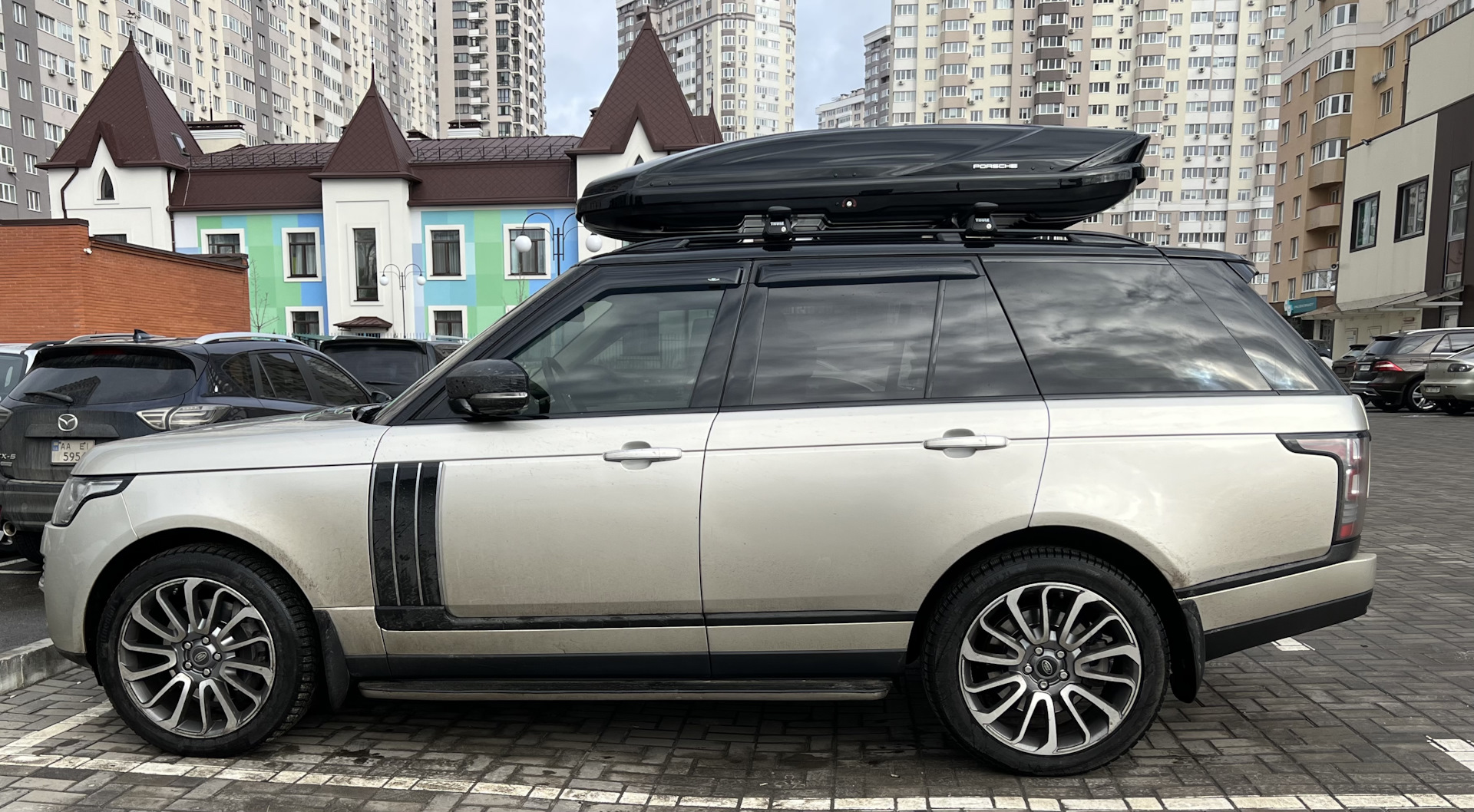 С боксом до 180км/ч? Легко! Рейлинги, багажник Thule, бокс Porsche ...