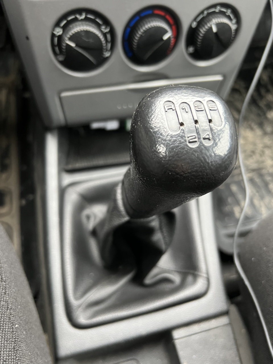 Ручка кпп в стиле Веста — Lada Приора хэтчбек, 1,6 л, 2009 года ...