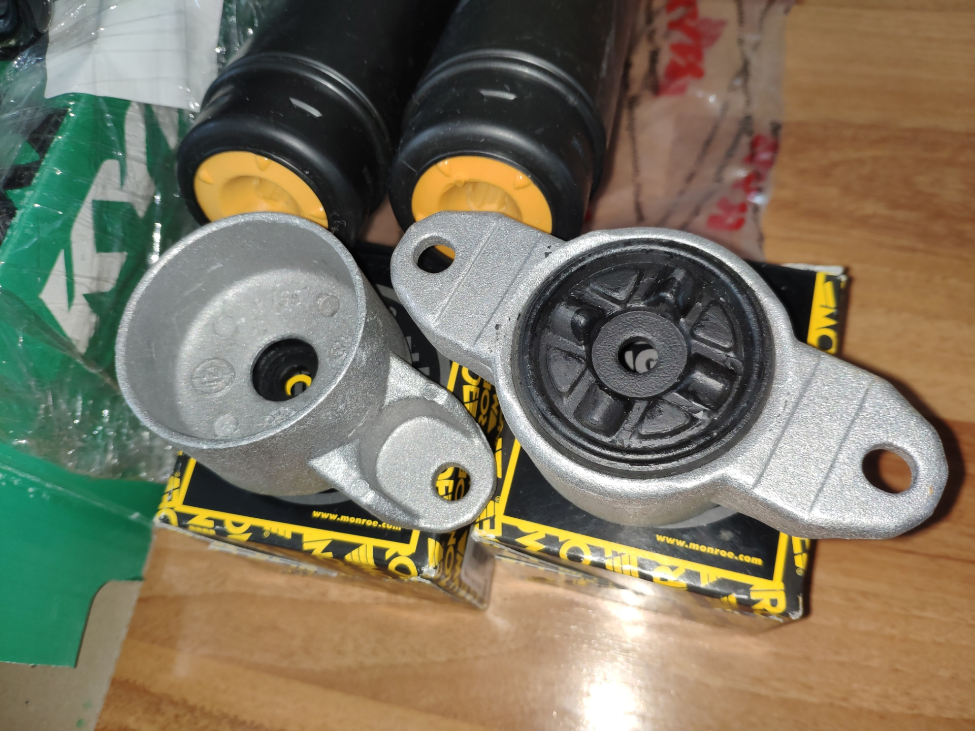 Задние амортизаторы с пружинами — Ford Focus 3 — Ford Focus Hatchback ...