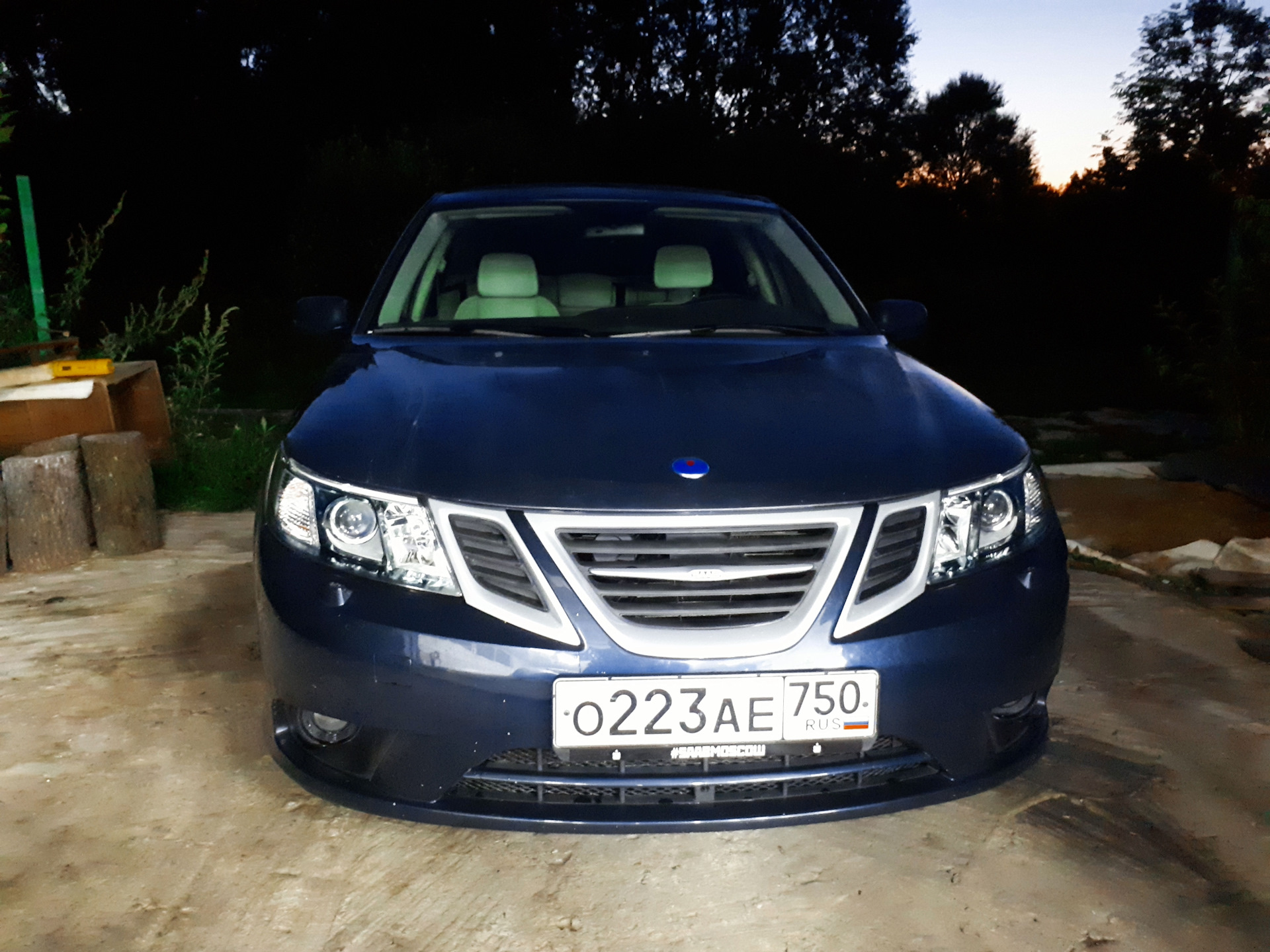 Фотография «Фары в бронь!