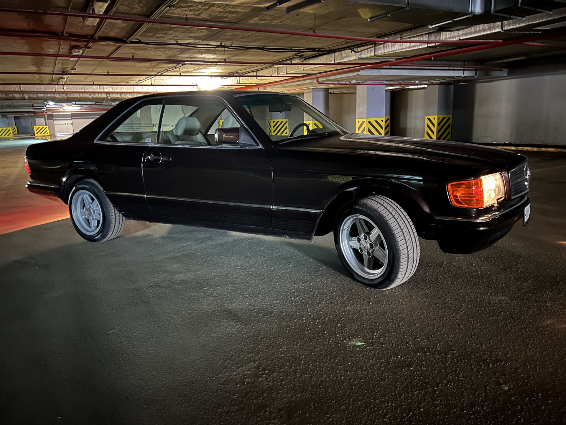 Фотосессия в паркинге Мерседес W 126 — Mercedes-Benz SEC-Class (W126 ...