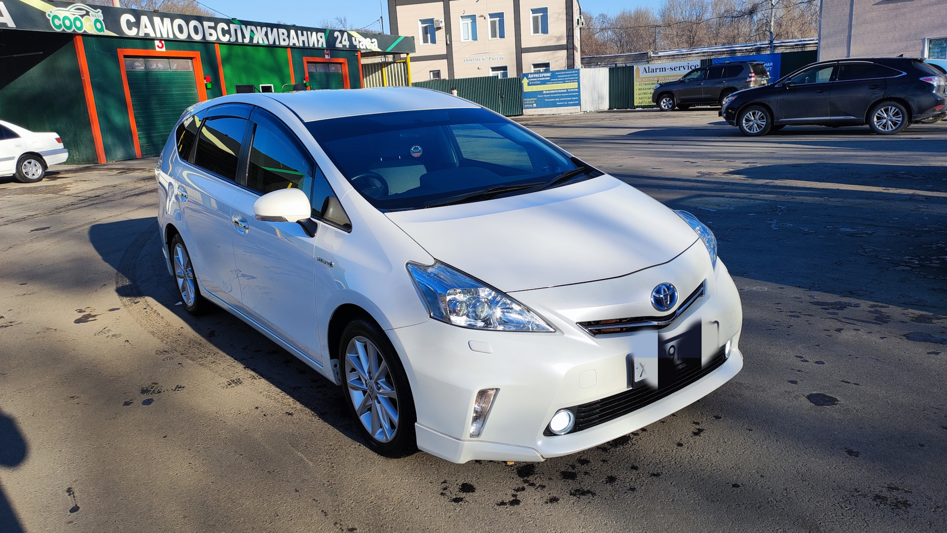 Toyota Prius Alpha 1.8 гибридный 2013 | Снежка на DRIVE2