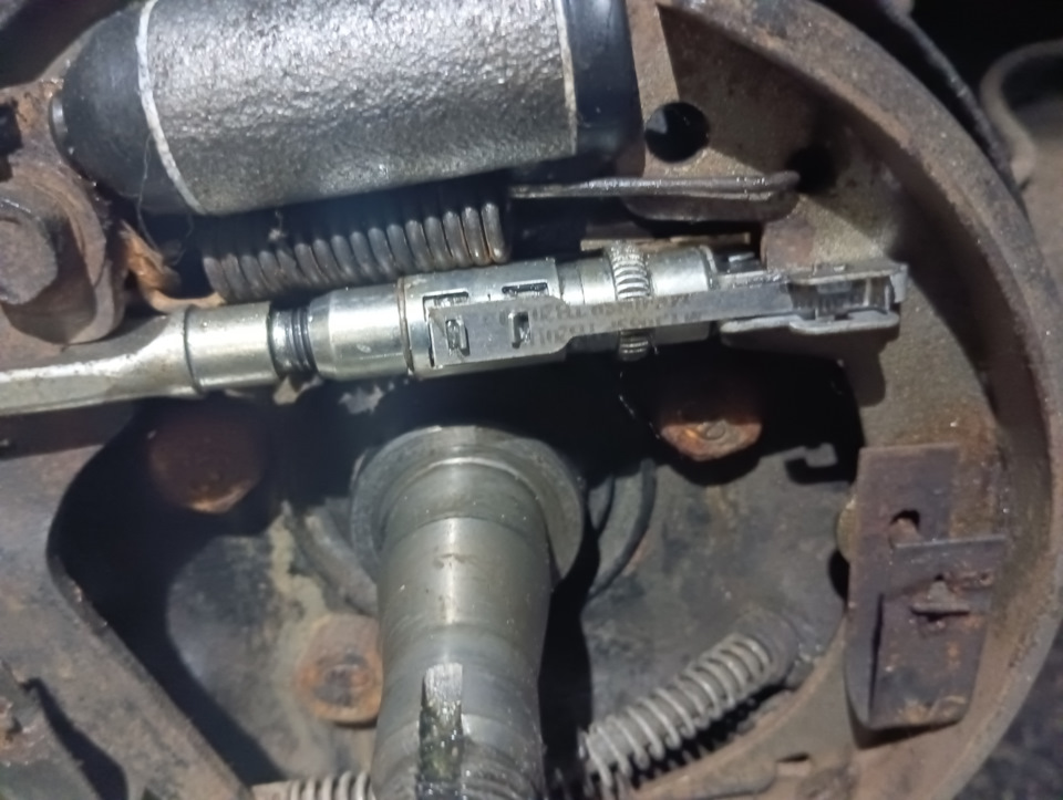 Самоподводящиеся планки задних тормозов — СеАЗ Ока 11113, 0,8 л, 1999 ...