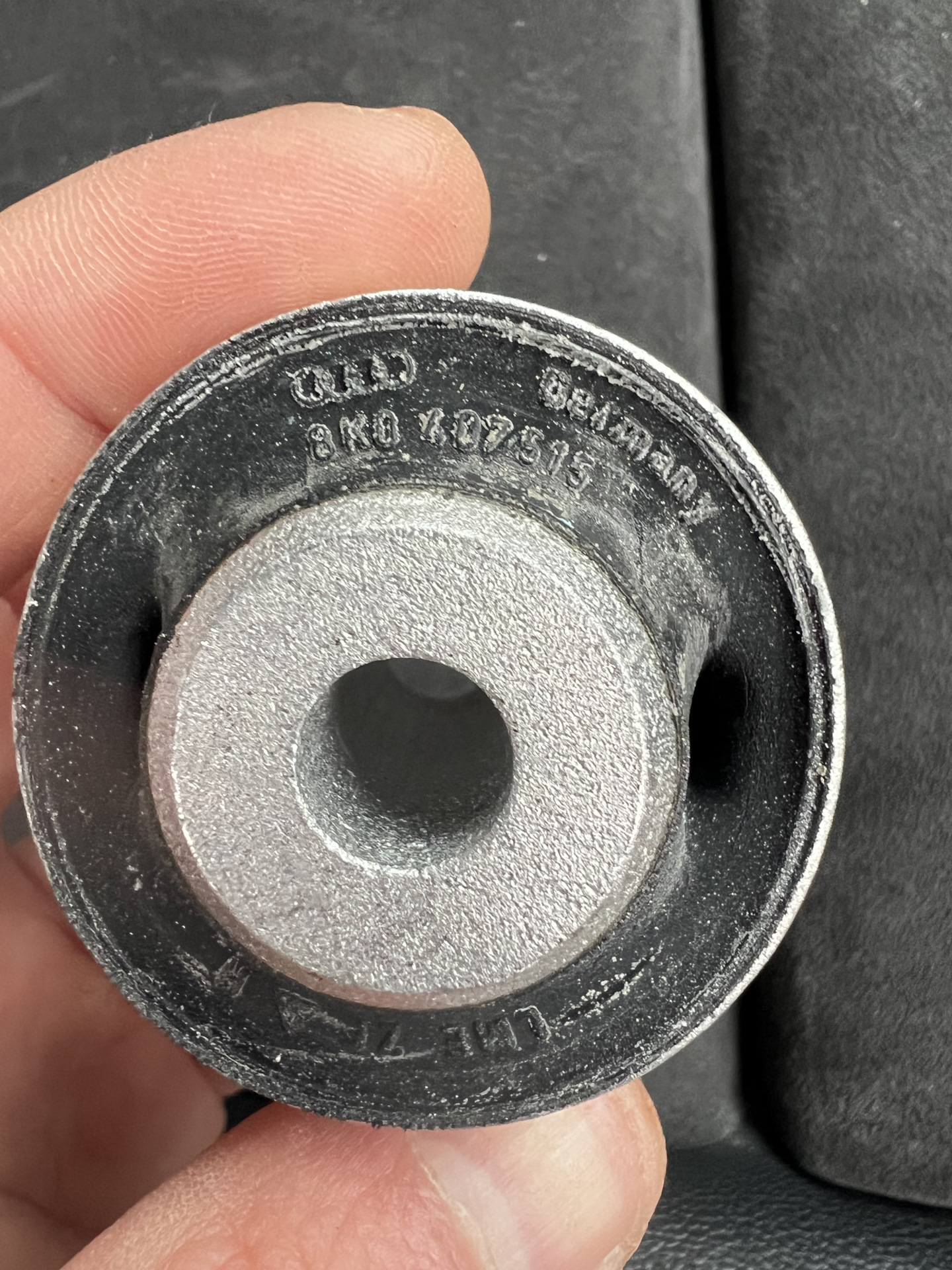 Audi Q5 8R. Обслуживание подвески, рулевой, маслозаливная крышка — Audi ...