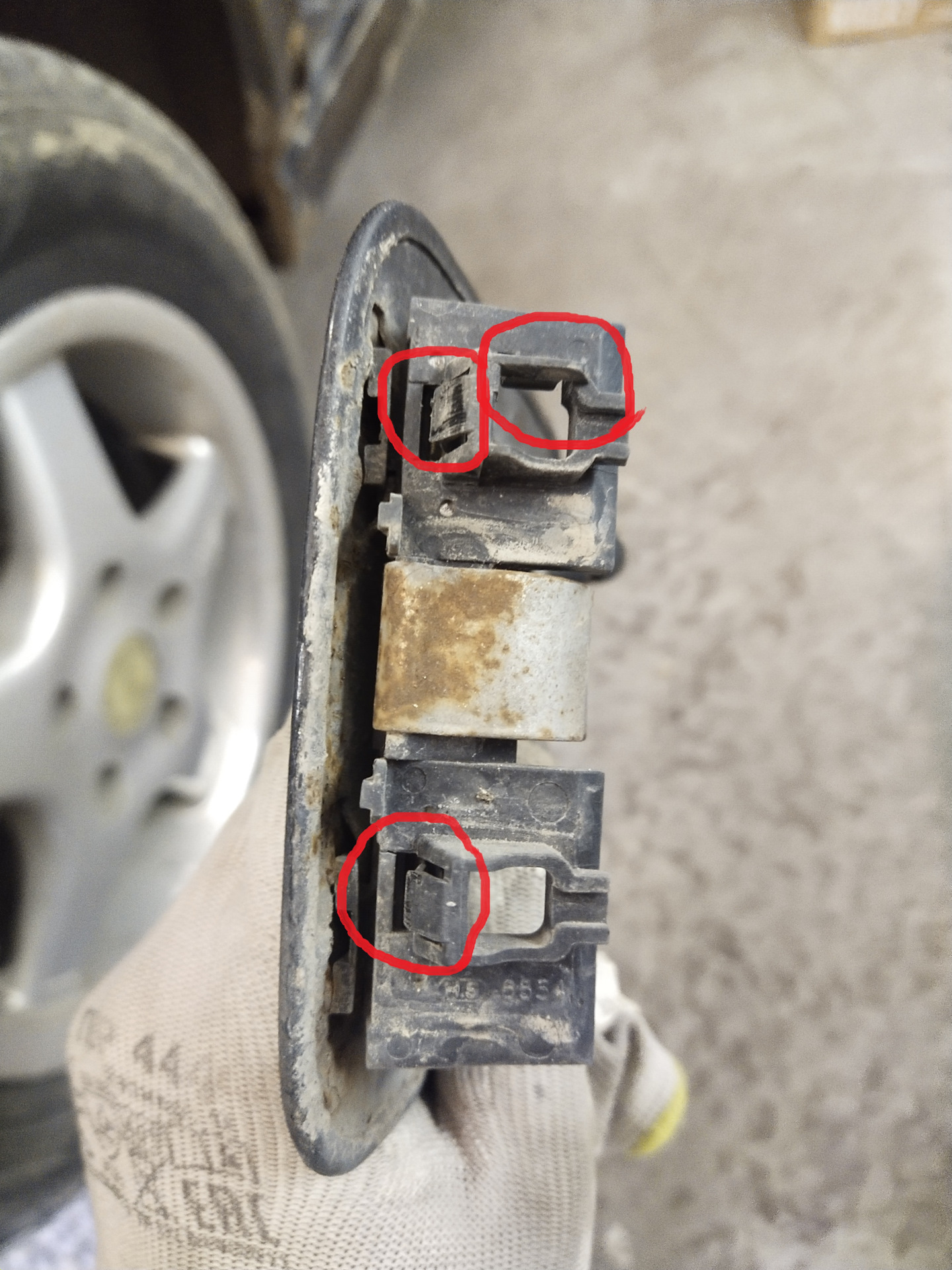 Снятие лючка бензобака БМВ Е34/ Как снять лючок бензобака BMW E34 — BMW ...