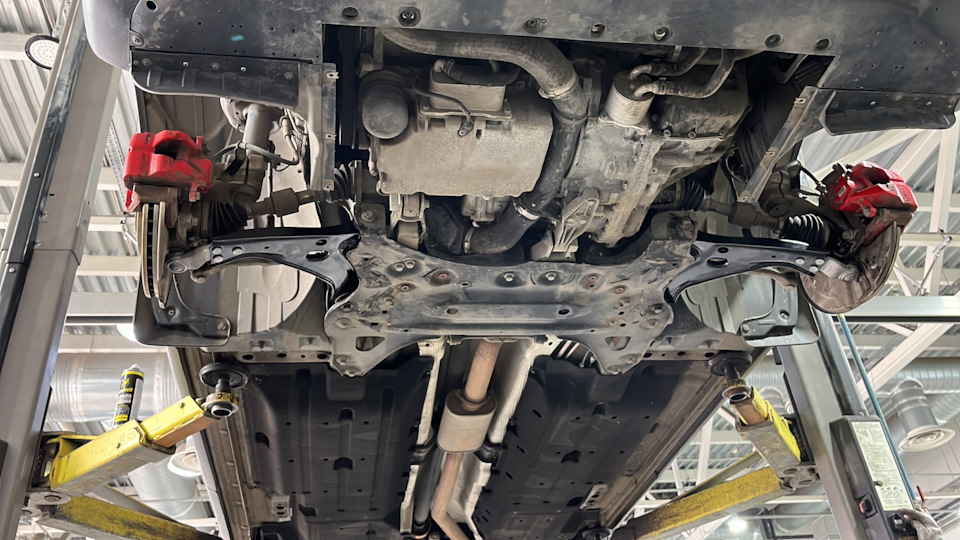 СКРИПЫ НА ЛЕЖАЧИХ ПОЛИЦЕЙСКИХ — МИНУС 71.500 РУБ — Geely Tugella, 2 л ...