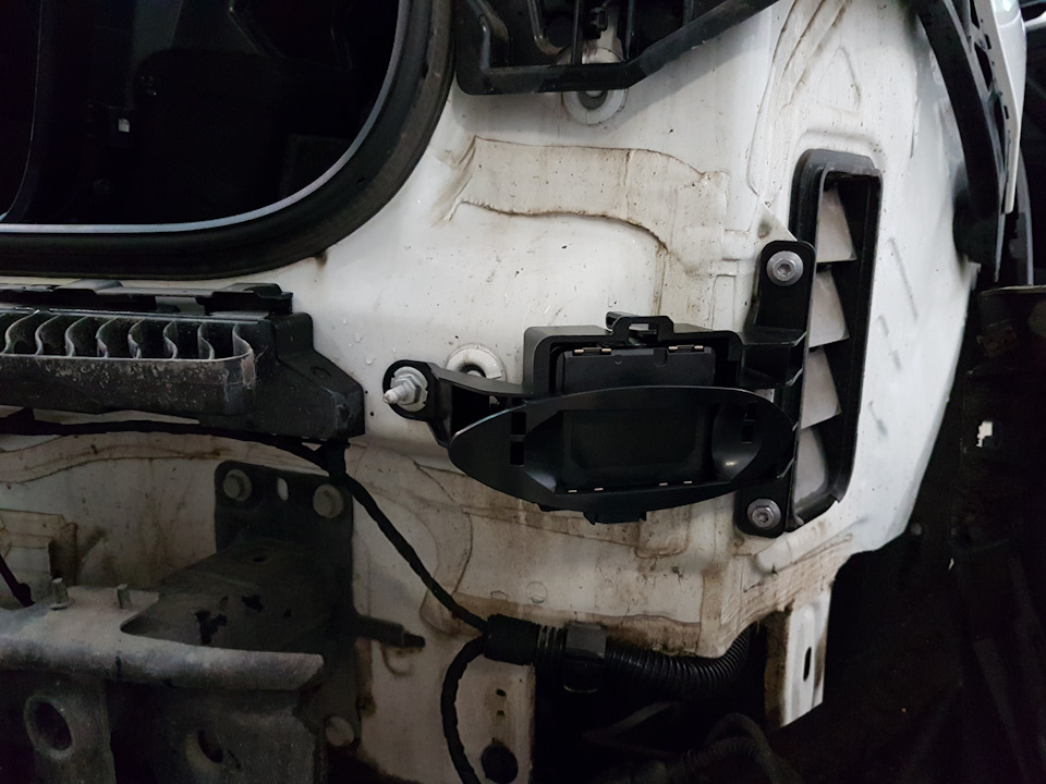 7. Side Assist + Rear traffic alert — Volkswagen Tiguan (2G), 2 л, 2018 ...