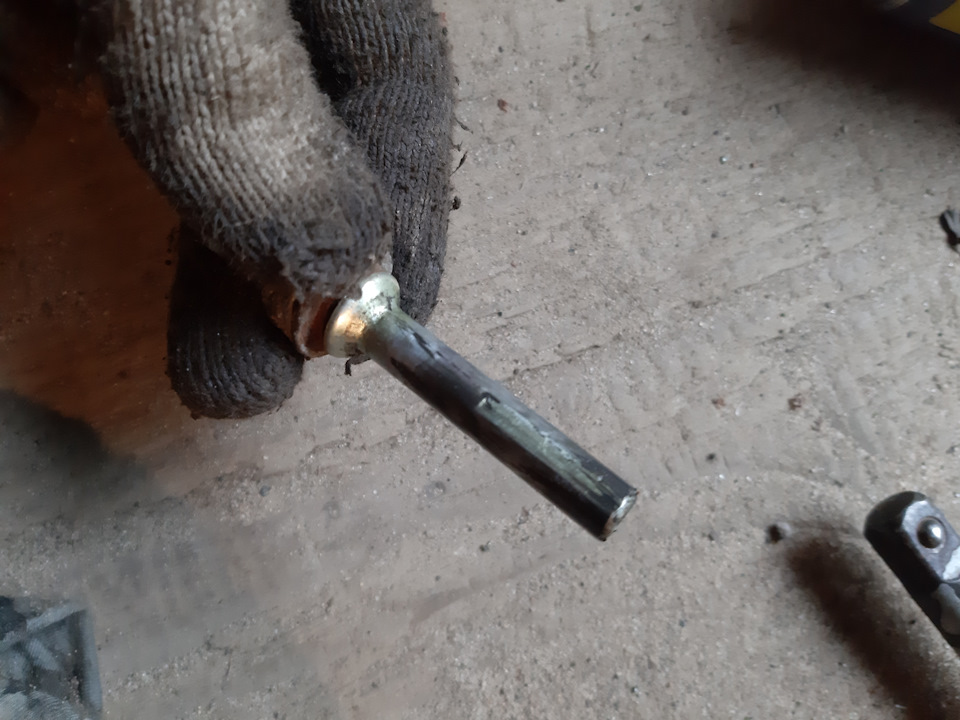 Обслуживание тормозной системы и замена болта шаровой опоры — KIA ...