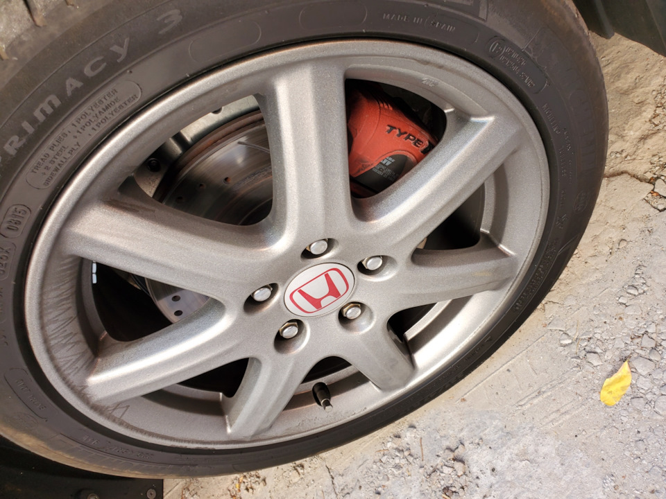 Передние диски с перфорацией от EP3 на FN2 и колодки TRW — DRIVE2