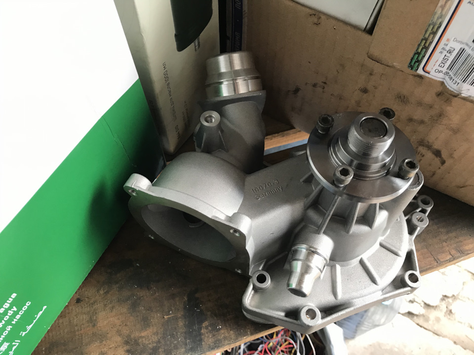 Замена насоса охлаждения двигателя — BMW X5 (E53), 4,4 л, 2001 года ...