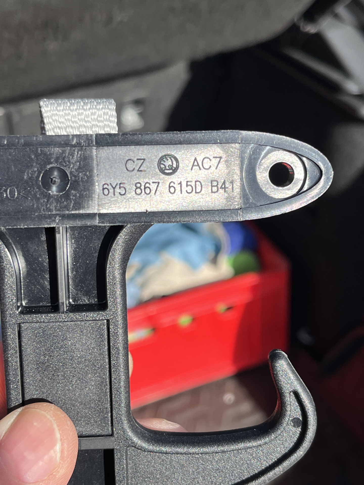 Крюк для пакетов в багажник — Skoda Octavia A7 Mk3, 2 л, 2017 года ...