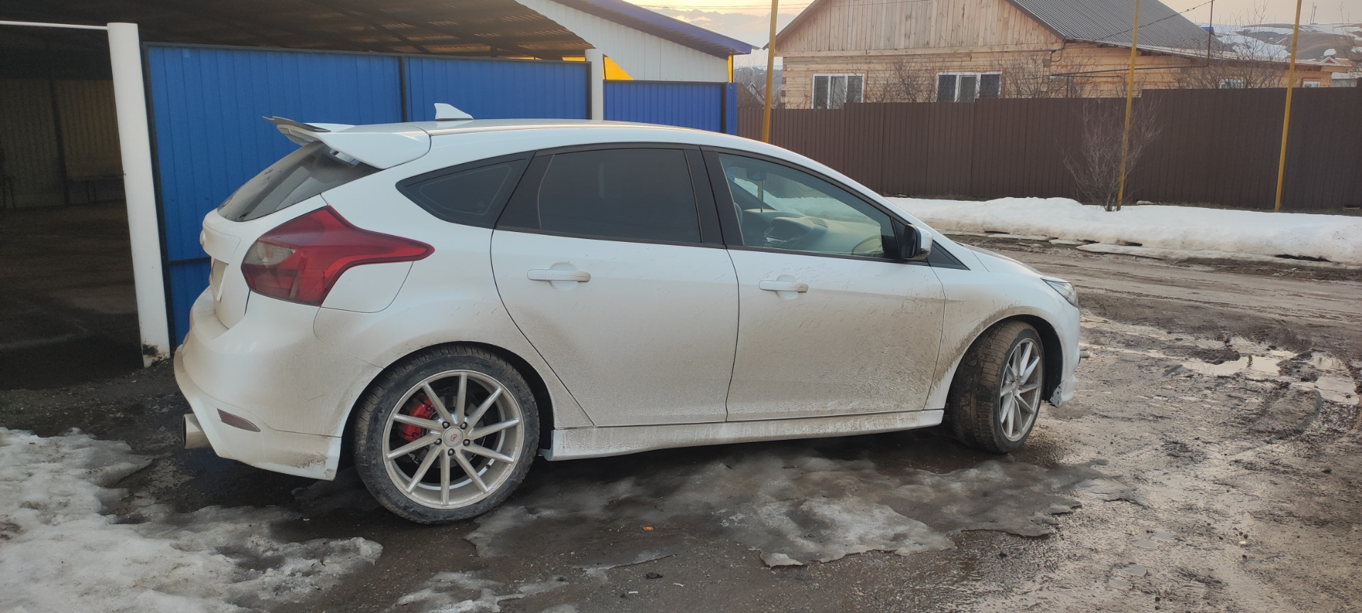 Клипсы на пороги — Ford Focus Hatchback III, 1,6 л, 2011 года | тюнинг ...