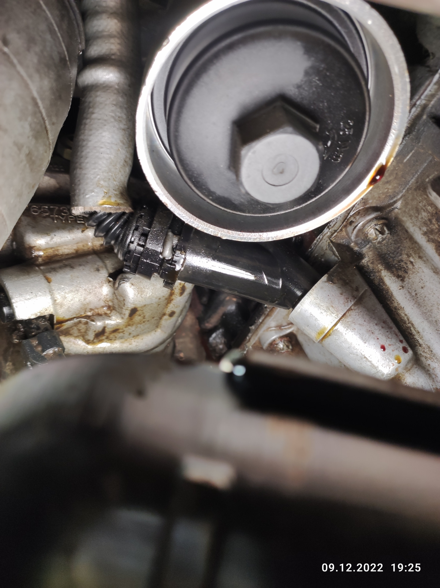 Замена трубки слива масла с турбины A16LET — Opel Astra J, 1,6 л, 2013 ...