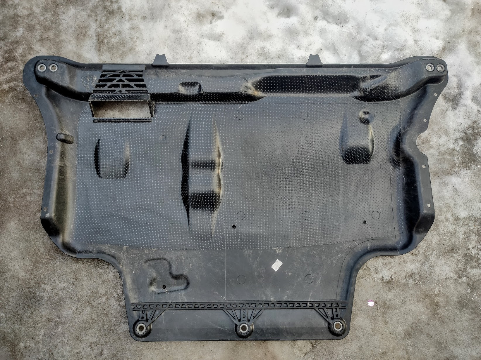 Замена амортизатора капота и защиты двигателя — Volkswagen Golf Mk7, 1 ...