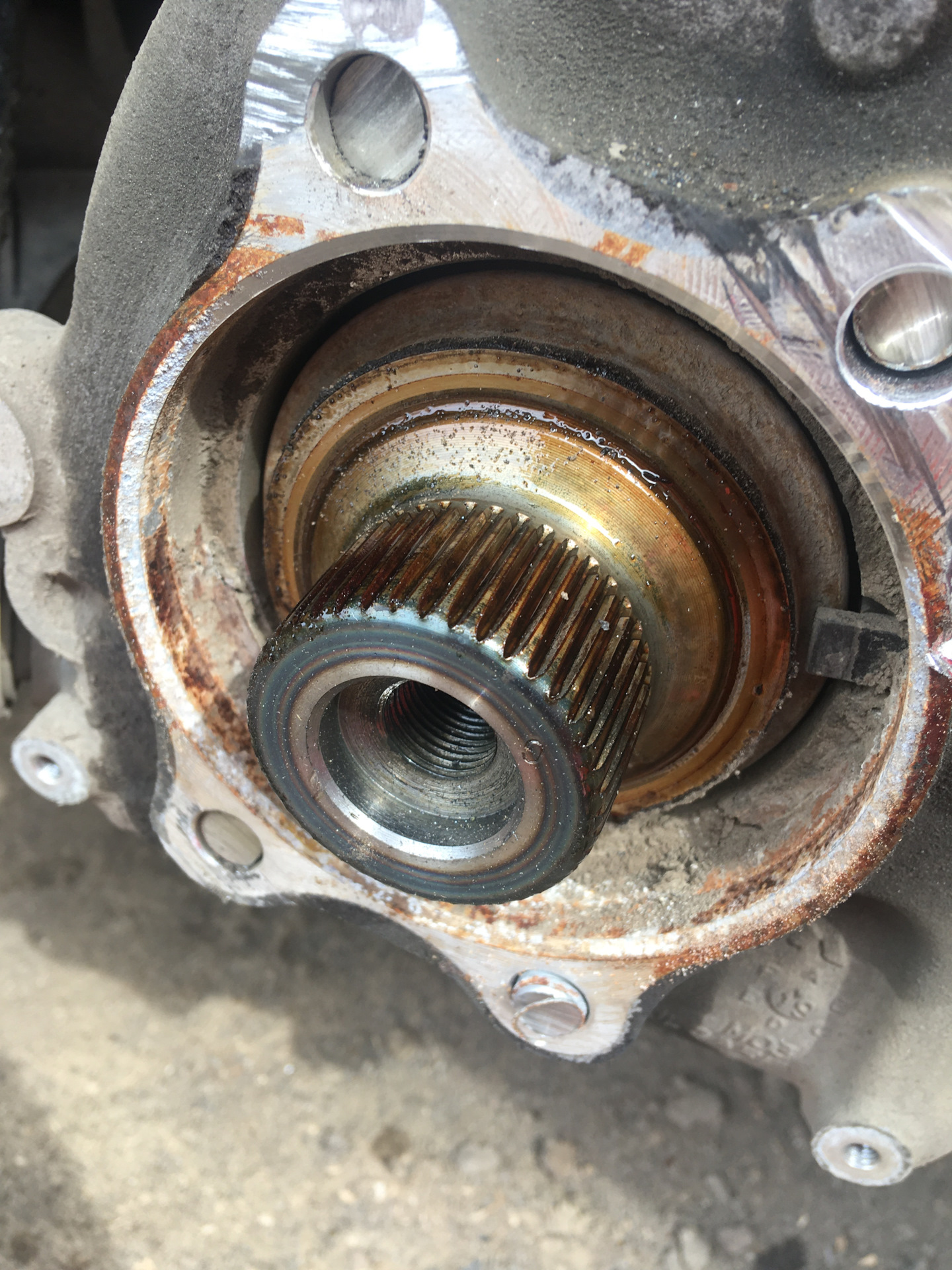 Подшипник ступичный задний а4 б8 — Audi A4 Allroad (B8), 2 л, 2010 года ...