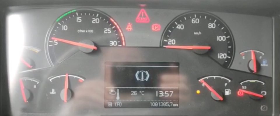 Неисправен датчик давления на приборной панели Volvo FH13 2010 г ...