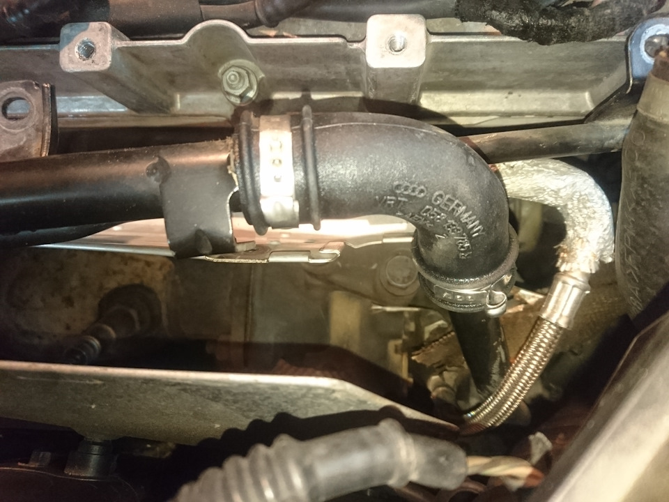 Замена патрубка 058133785B, чистка клапана СВВ, замена обратного ...