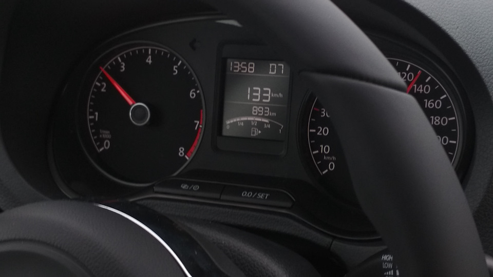 Замена лампы ближнего света — Volkswagen Polo Sedan, 1,4 л, 2019 года ...