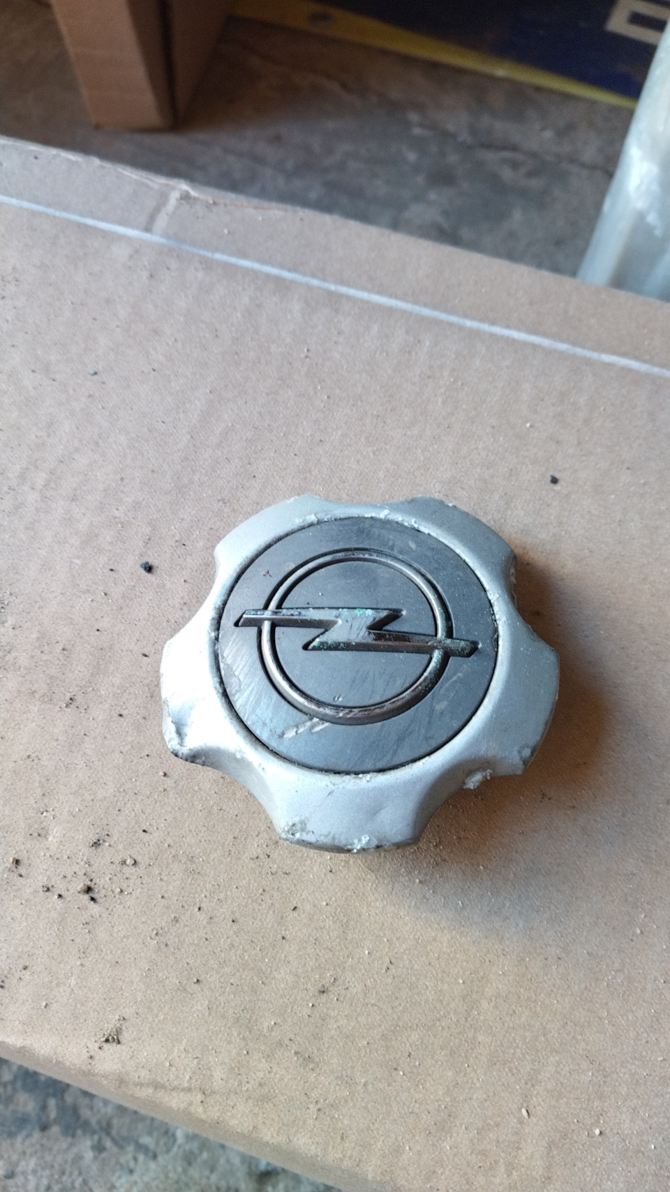 Колпак ступицы. — Opel Antara, 3,2 л, 2008 года | аксессуары | DRIVE2