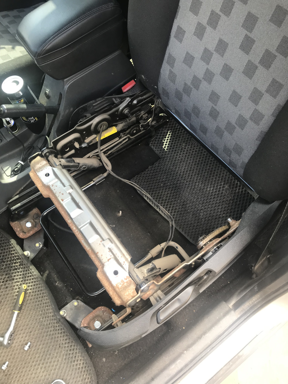 Подогрев на сиденья от форд фокуса 2 на приору — LADA Приора седан, 1,6 ...