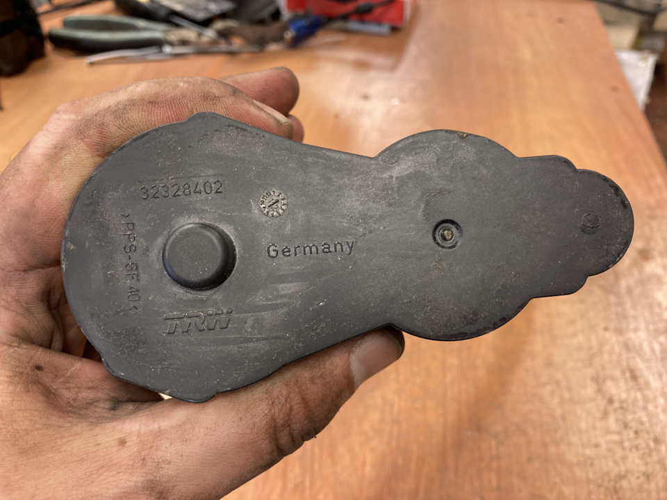 32328402 Механизм привода ручника VAG | Запчасти на DRIVE2