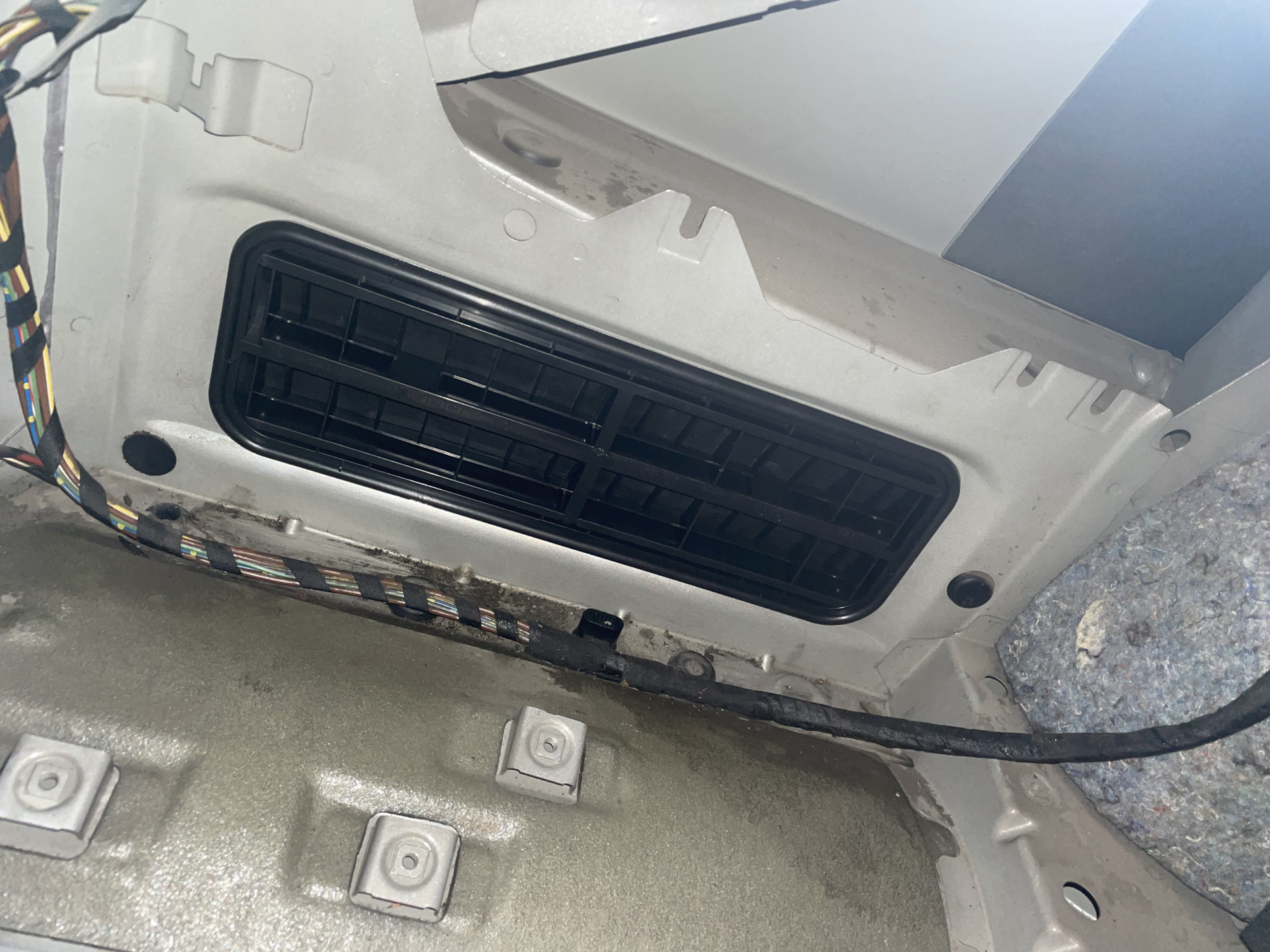 Замена левого вент канала — BMW 5 series (E60), 2 л., 2007 года ...