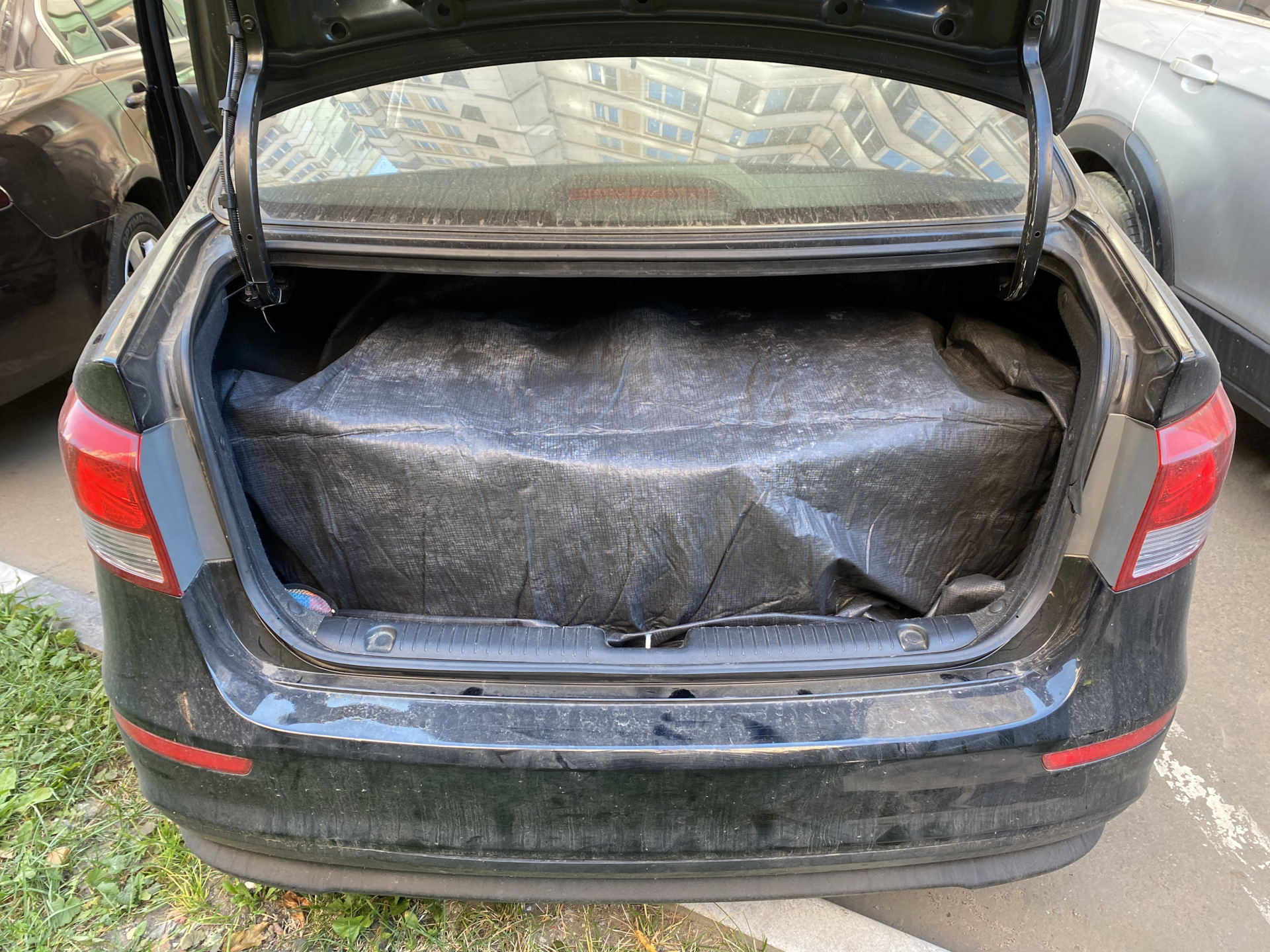 Замена уплотнителя багажника Киа Рио 3 рестайлинг — KIA Rio (3G), 1,6 л ...