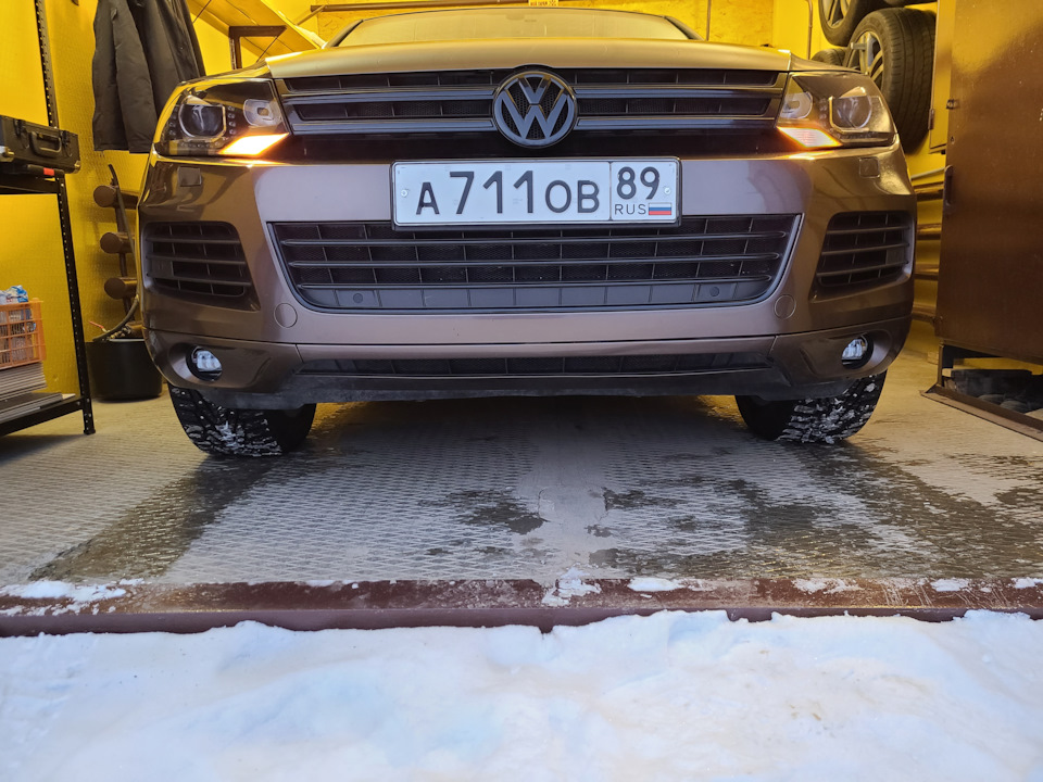 Замена ламп ближнего света Osram Original D3S. Установка ПТФ Salman. — Volkswagen Touareg (2G ...