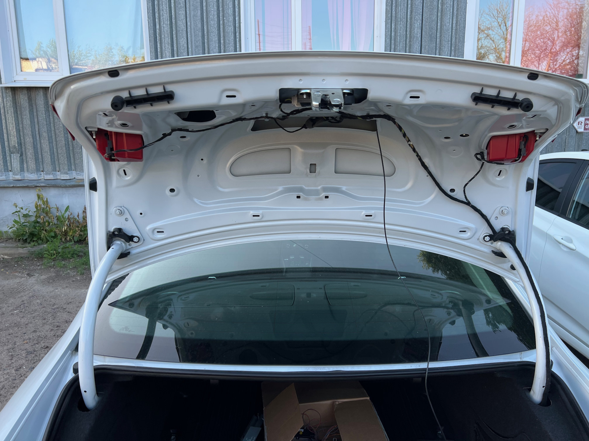 DIY: Камера заднего вида (7X8) — Audi A4 (B8), 2 л, 2013 года | своими ...