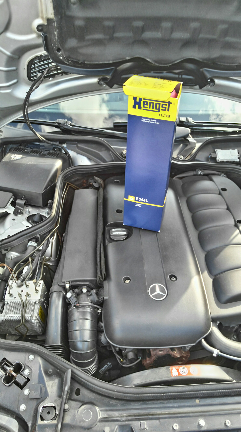 Замена воздушного фильтра двигателя — Mercedes-Benz E-Class (W211), 3,2 ...