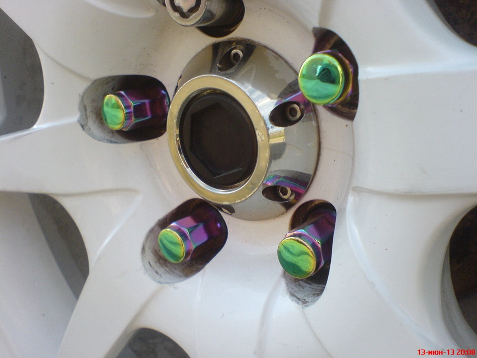 Гаечки нео хром и пара наклеек — Subaru B4 Be 2 л 1999 года стайлинг Drive2