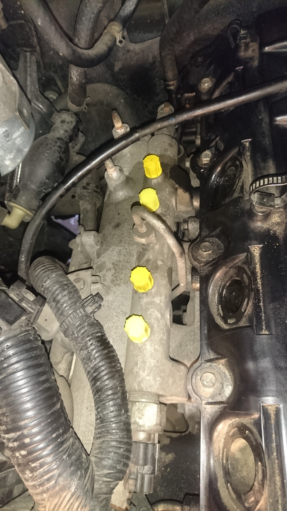 Замена прокладки клапанной крышки и манжет форсунок — Nissan Navara (2G ...