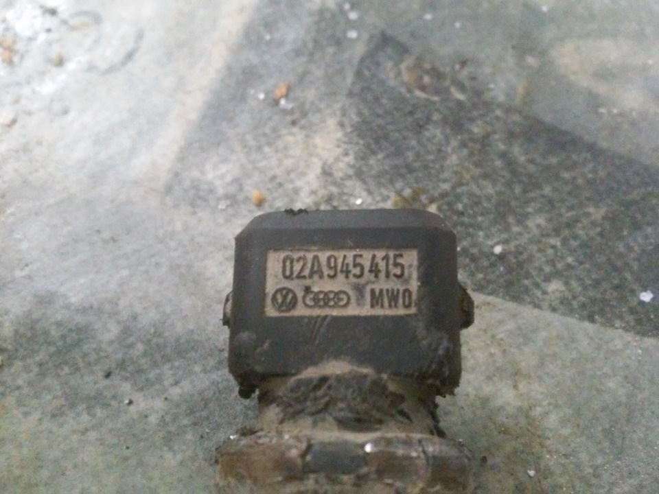 02A945415 Выключатель, фара заднего хода VAG | Запчасти на DRIVE2