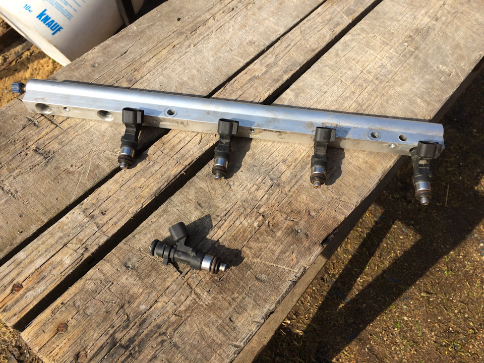 Замена прокладки впускного коллектора — Volvo S80 (2G), 2,5 л, 2008 ...