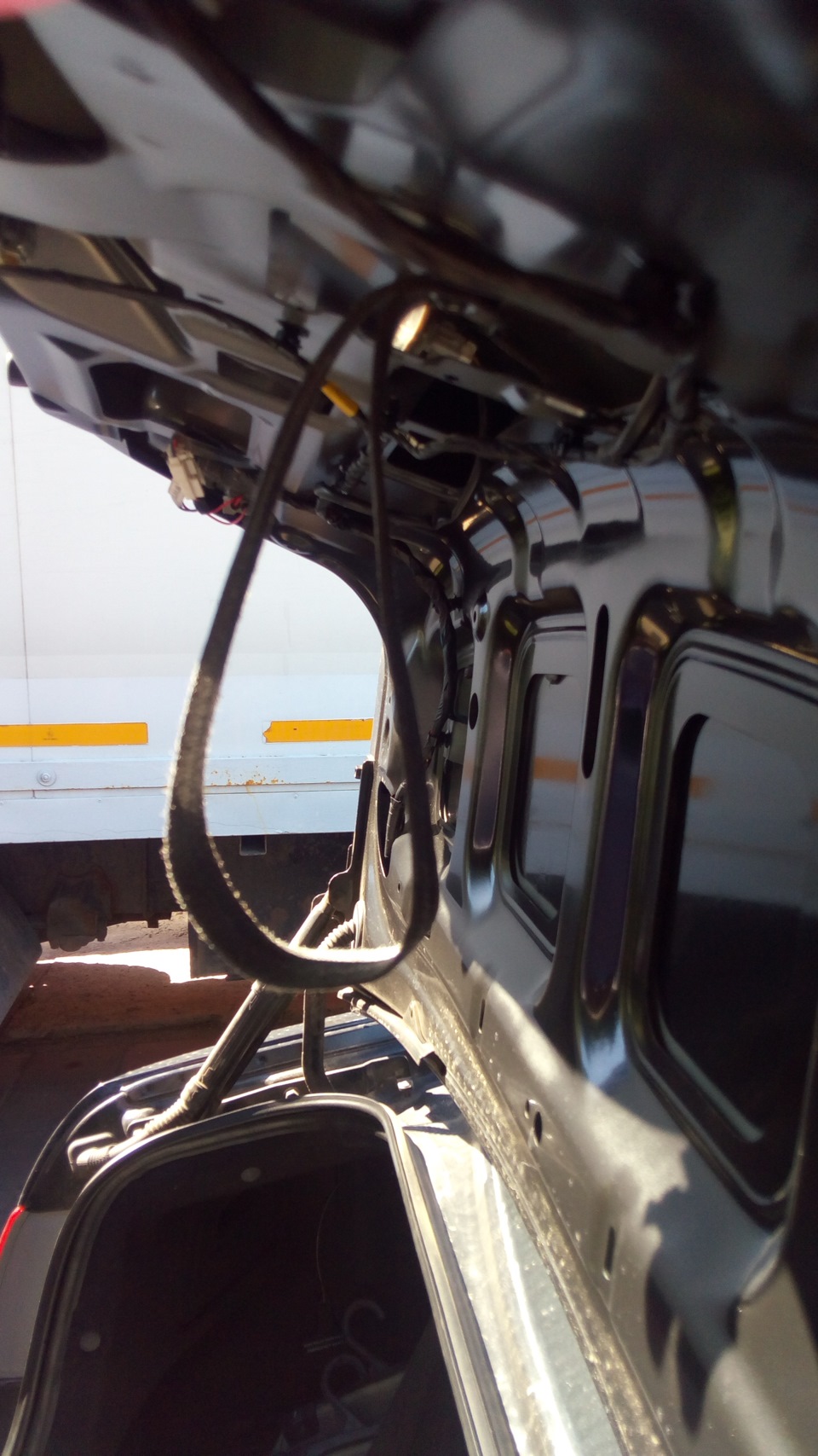 Ручка на крышку багажника — Hyundai Sonata V (NF), 2 л, 2008 года ...