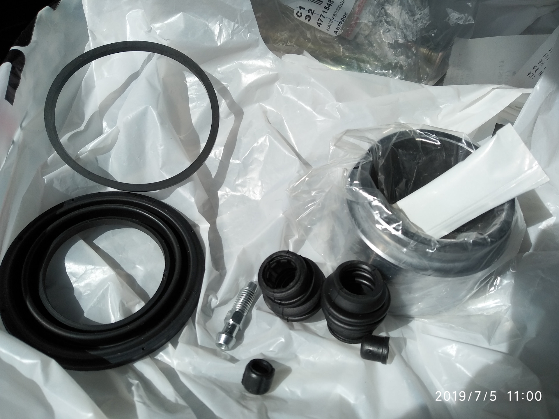 Переборка передних суппортов и замена тормозной жидкости — Lexus RX (2G ...