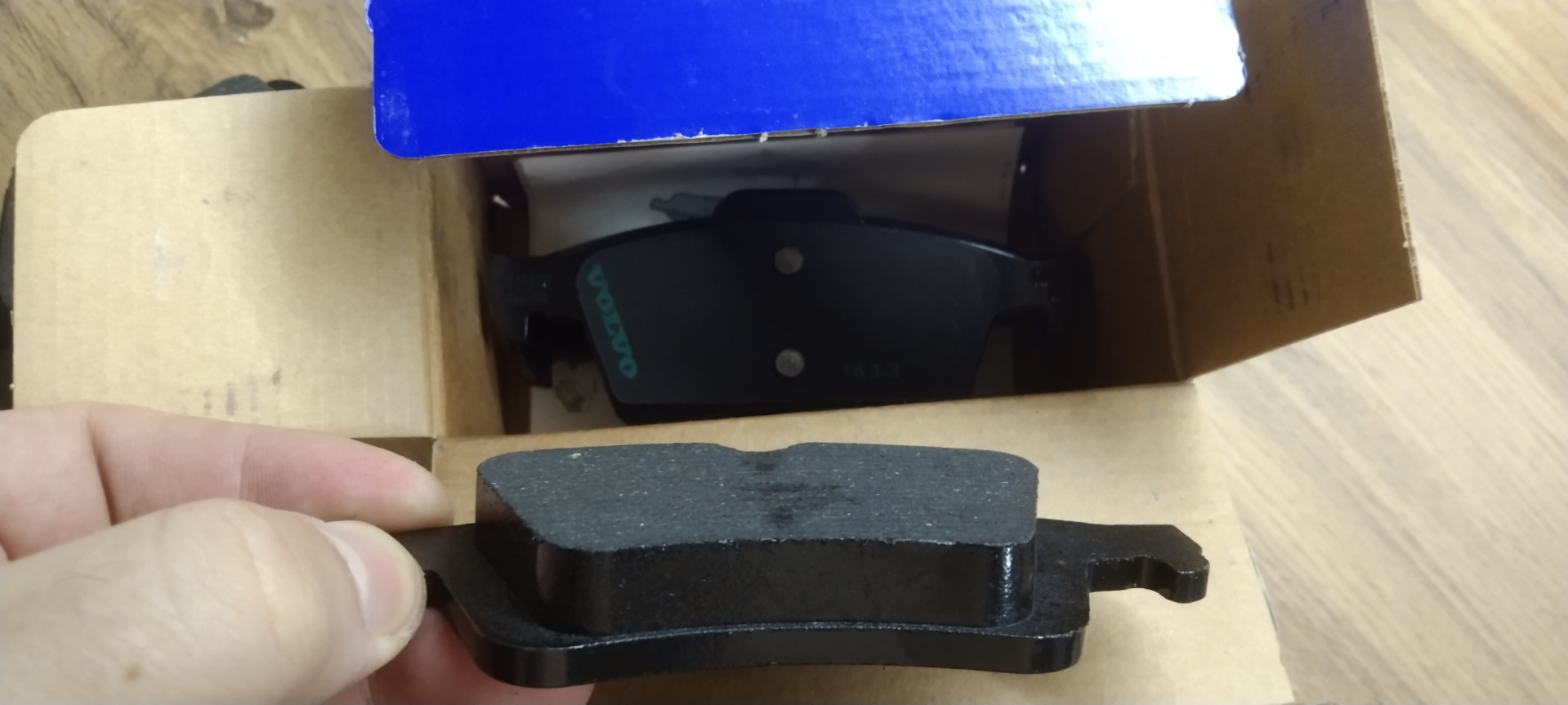 Замена задних колодок — Volvo S40 (2G), 2,4 л, 2008 года | запчасти ...