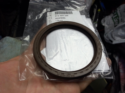 01V409399 Сальник дифференциала правый AUDI: A6 QUATTRO / SKODA: SUPERB ...