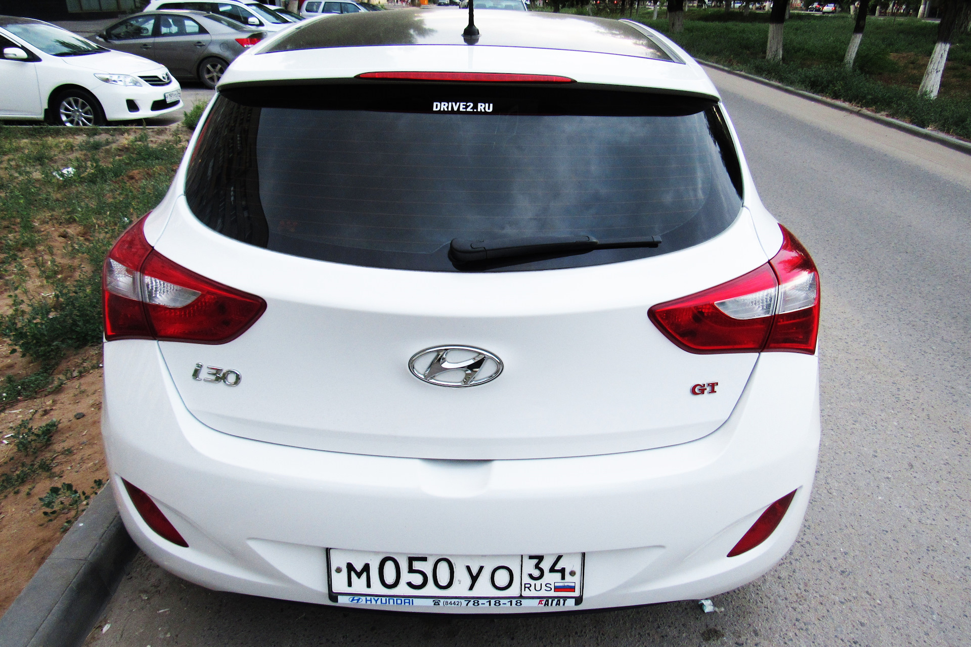 Фото Hyundai i30 и Hyundai Solaris с наклейками DRIVE2.RU. — Hyundai i30 (2G), 1,6 л, 2013 года ...