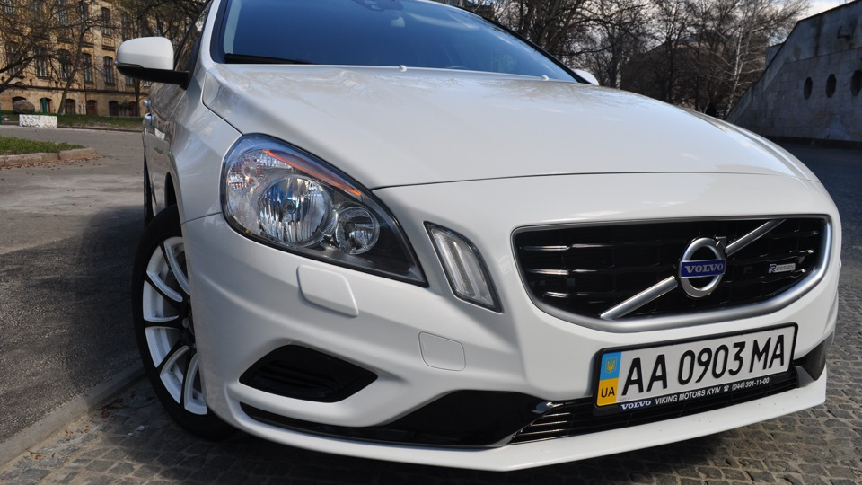 Нужна помощь зала. R-design. — Volvo S60 (2G), 2,5 л, 2011 года ...