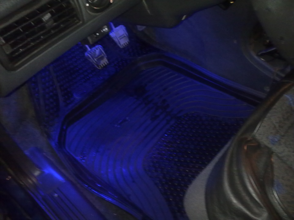 Подсветка ног — Lada 2115, 1,5 л, 2003 года | электроника | DRIVE2