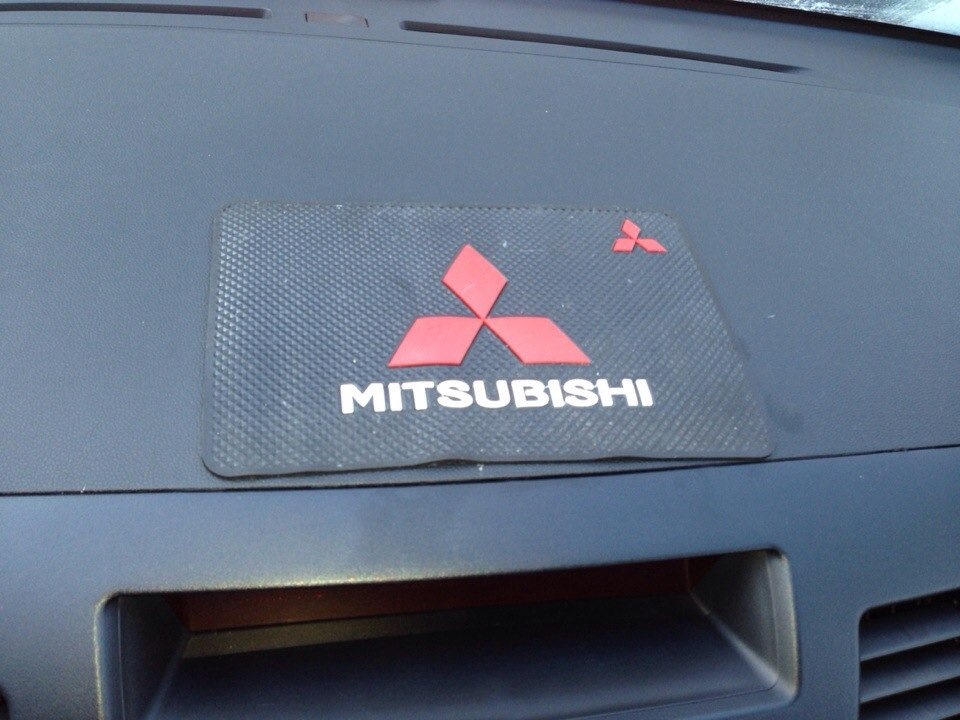 Коврик на панель :) — Mitsubishi Lancer X, 1,8 л, 2008 года | тюнинг ...