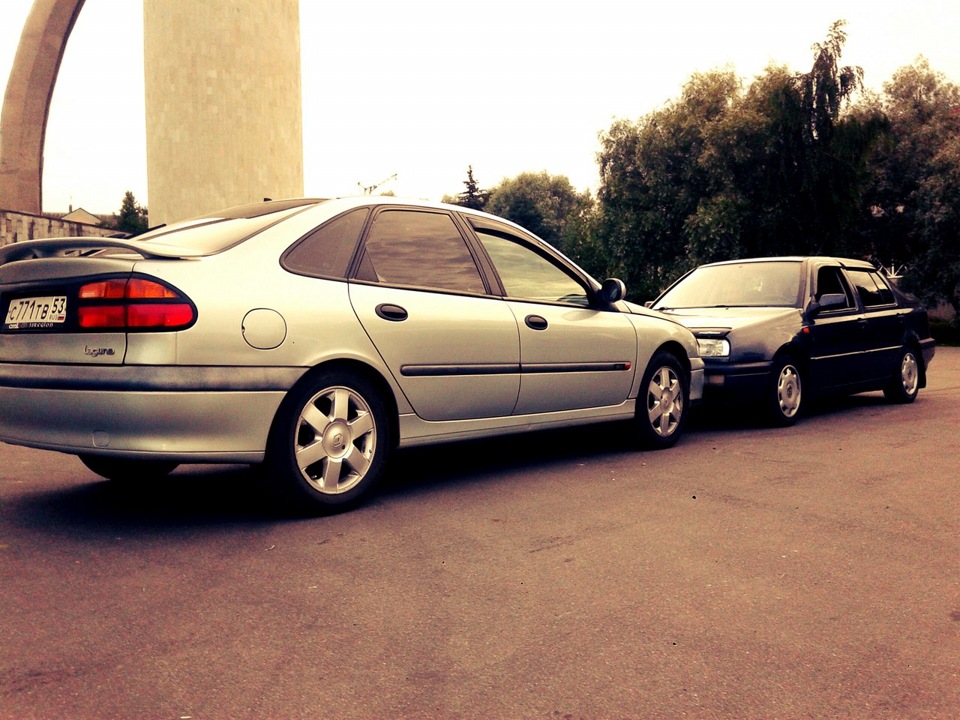 Renault Laguna RL 771 vs Volkswagen Vento Footwork — Renault Laguna I ...