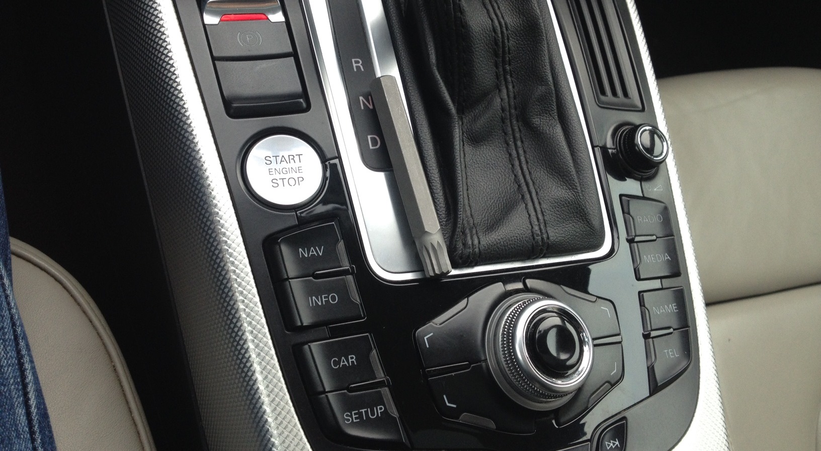 Вставка в опору коробки — Audi A4 Allroad (B8), 2 л, 2009 года | тюнинг ...