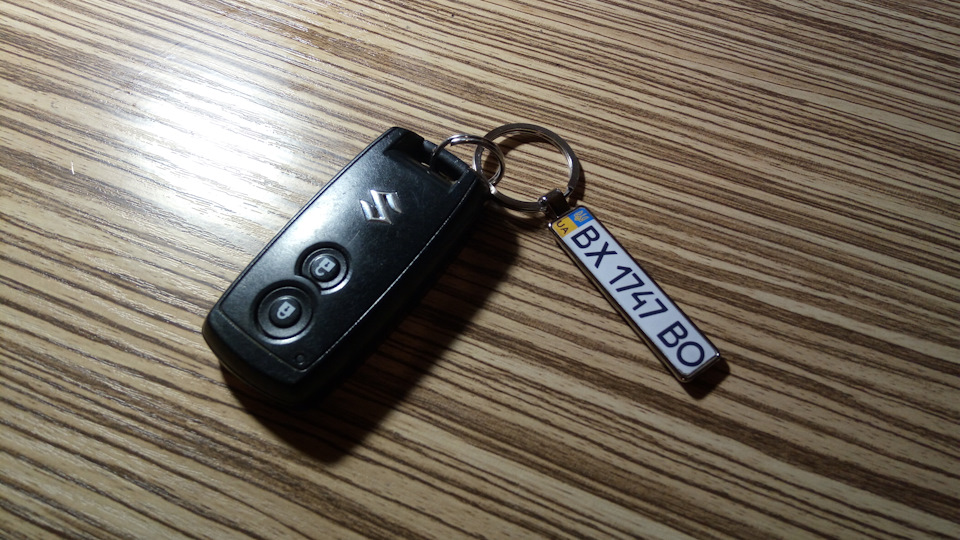 Перша доработка брелок з номерним знаком — Suzuki Grand Vitara 2g 2 л 2006 года