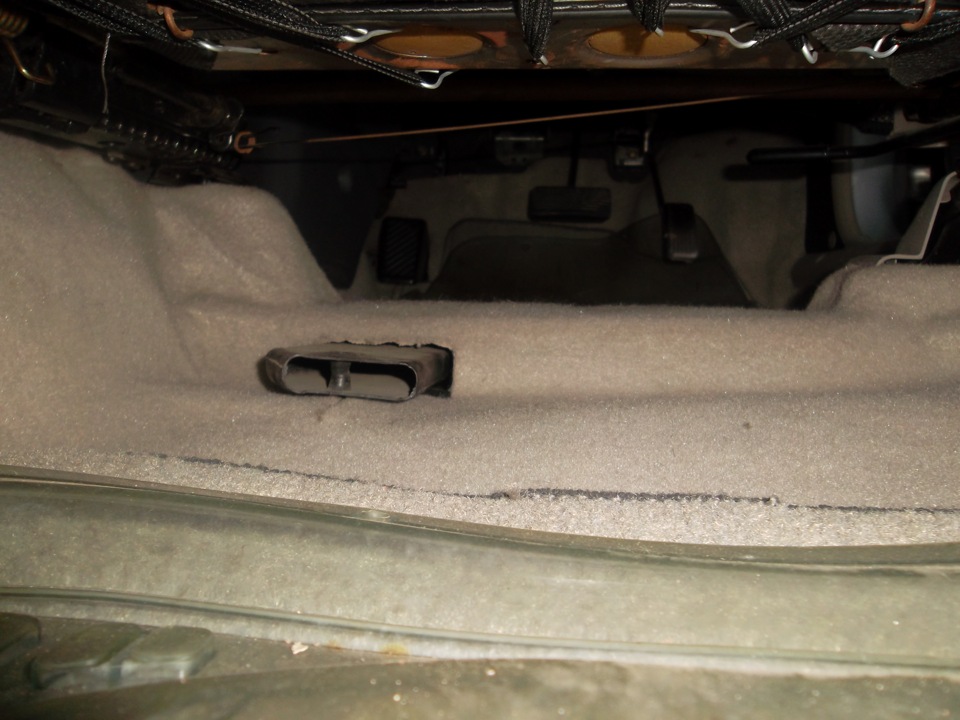 Обдув ног задних пассажиров — Mazda Demio (1G), 1,3 л, 1999 года ...