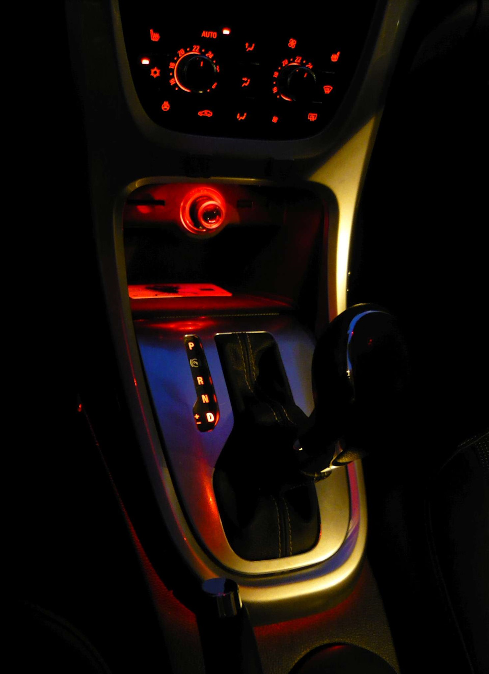 Что бы не было темно — красная подсветка центальной ниши — Opel Astra J ...