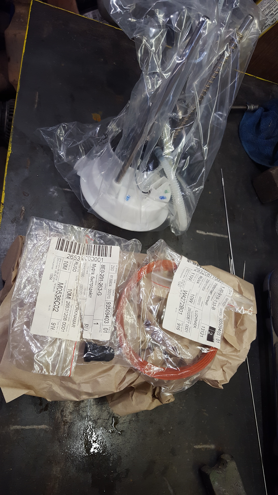 Замена топливного фильтра на Audi Q5 — Audi Q5 (1G), 2 л, 2011 года ...