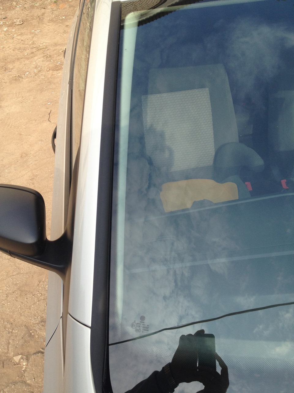 Установка Щитков водоотводящих — Volkswagen Polo Sedan, 1,6 л, 2010 ...